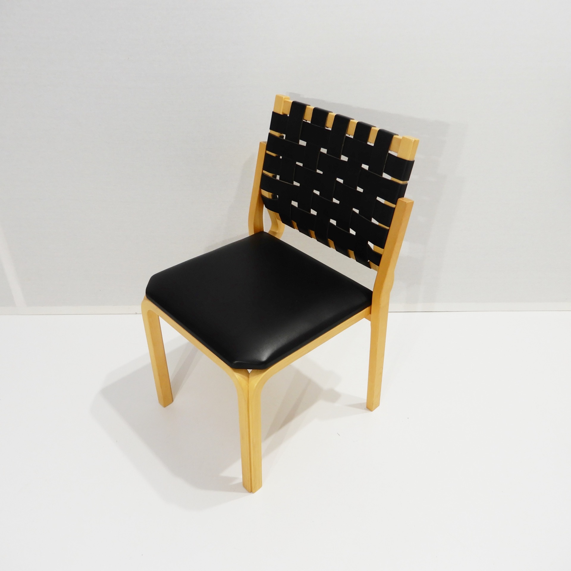 Artek Aalto Y612-tuoli, koivu/musta